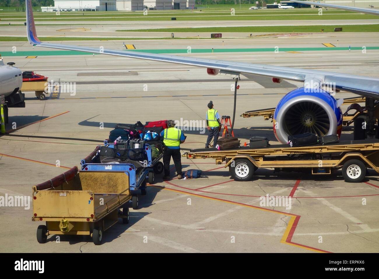 Loading baggage hi-res stock photography and images - Alamy