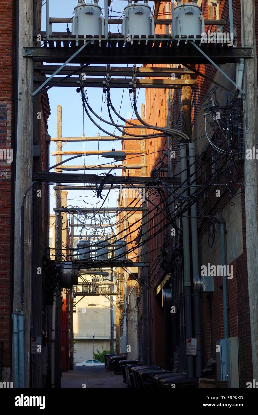 Telephone poles and wires hi-res stock photography and images - Alamy