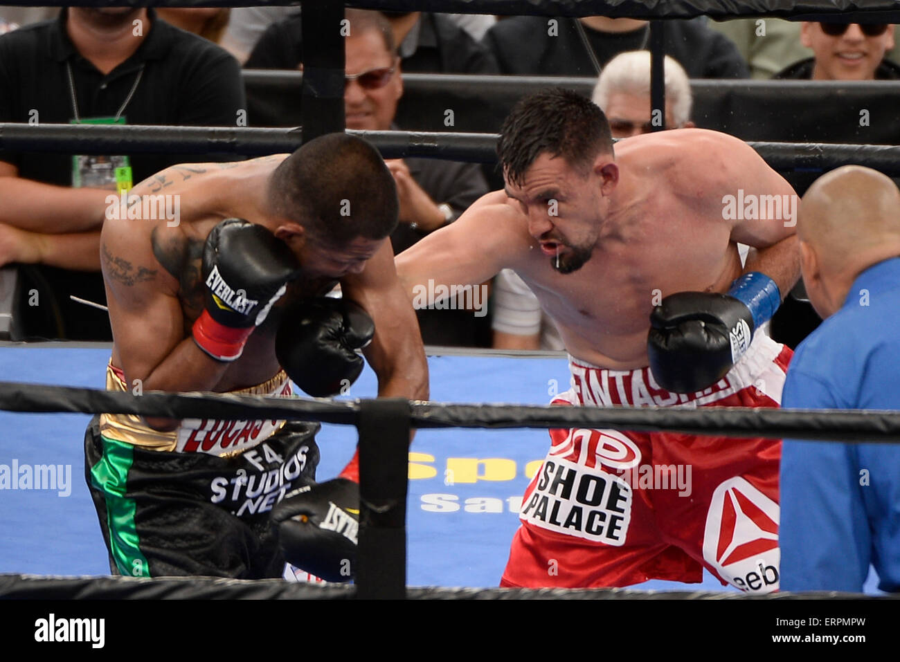 Nbc boxing network hi-res stock photography and images - Alamy