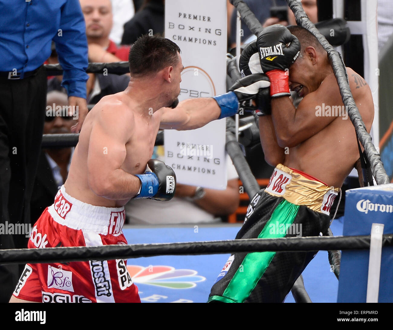 Nbc boxing network hi-res stock photography and images - Alamy