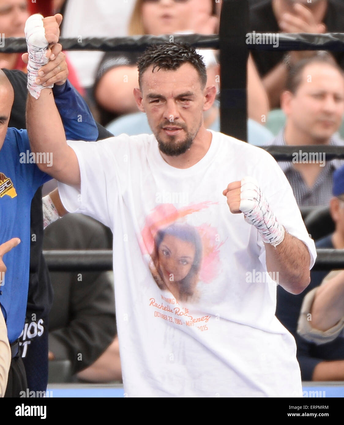 Goes 10 rounds hi-res stock photography and images - Alamy