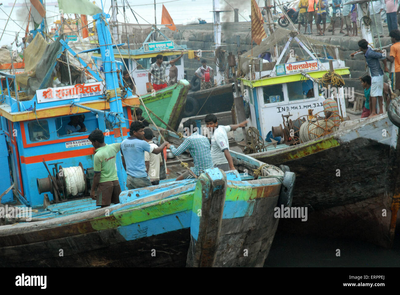 Fishing boats anchored at Sassoon Docks fish market, Mumbai ...