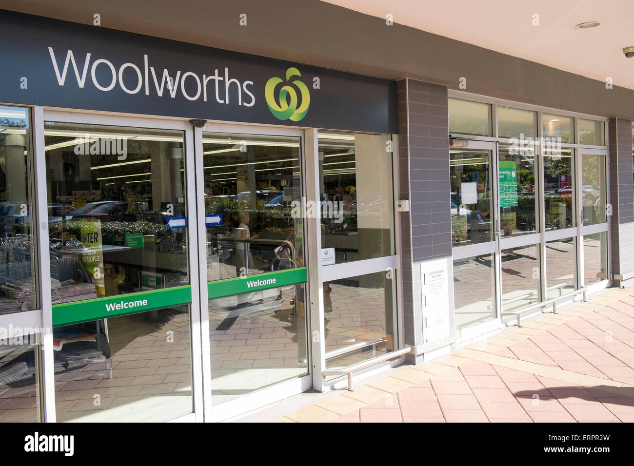Woolworths supermarket logo hi-res stock photography and images - Alamy