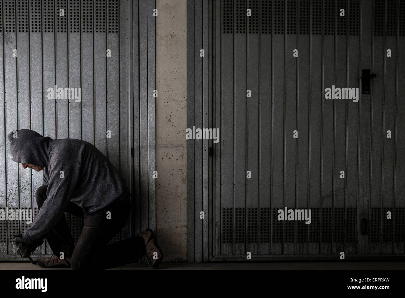 Breaking into building hi-res stock photography and images - Alamy