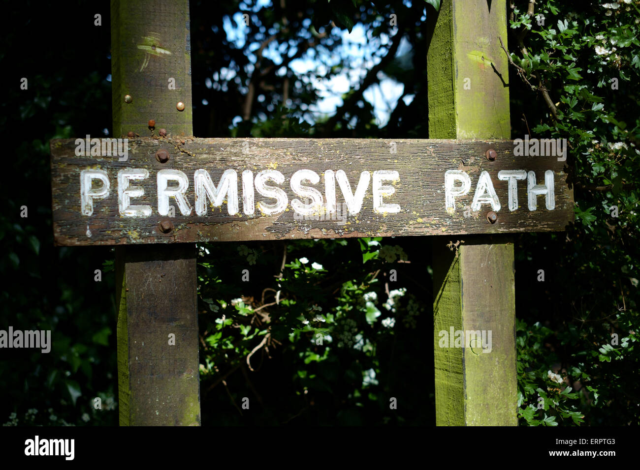 Permissive footpath sign hi-res stock photography and images - Alamy