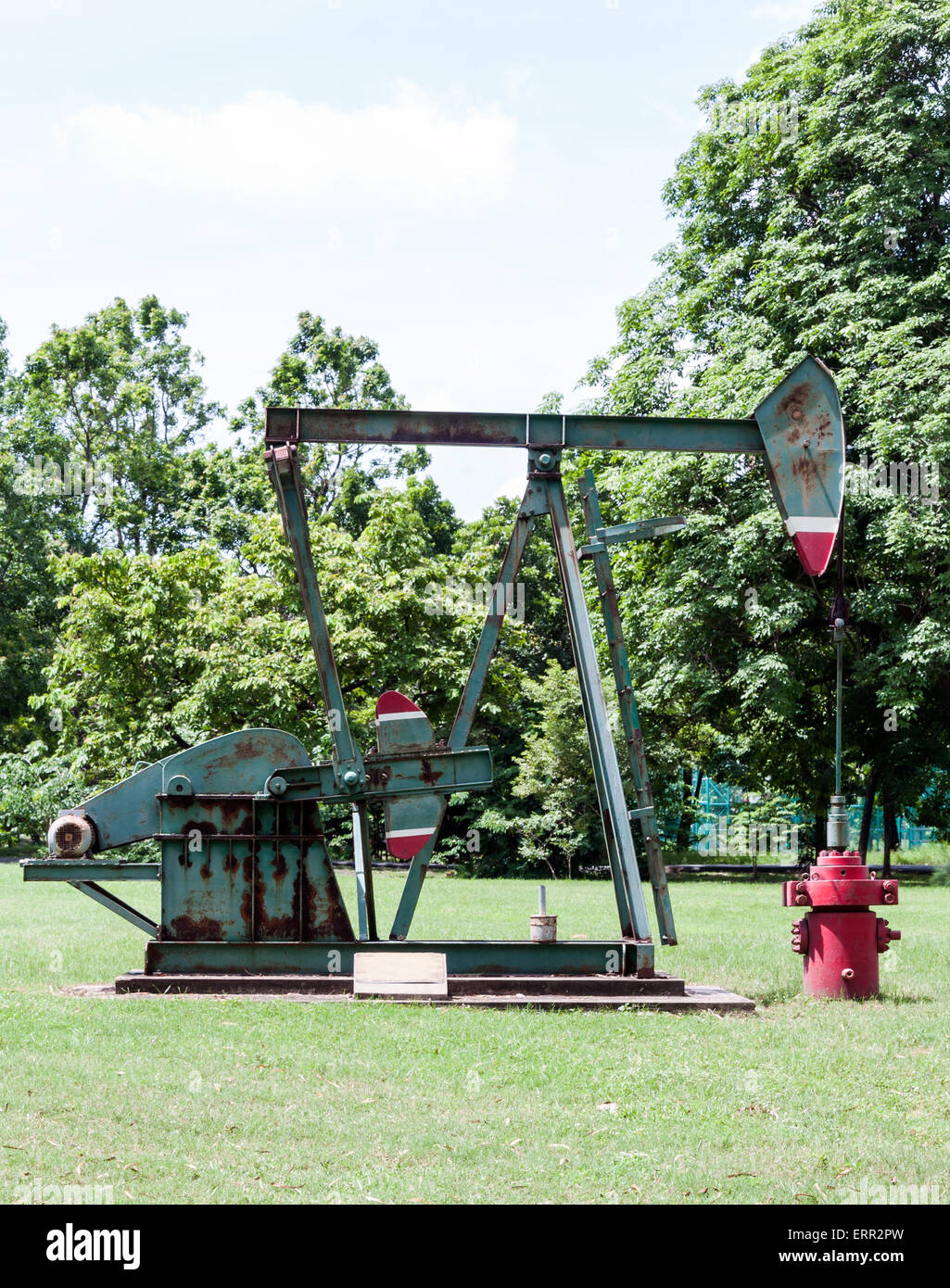 Heavy crude oil pump vintage hi-res stock photography and images - Alamy