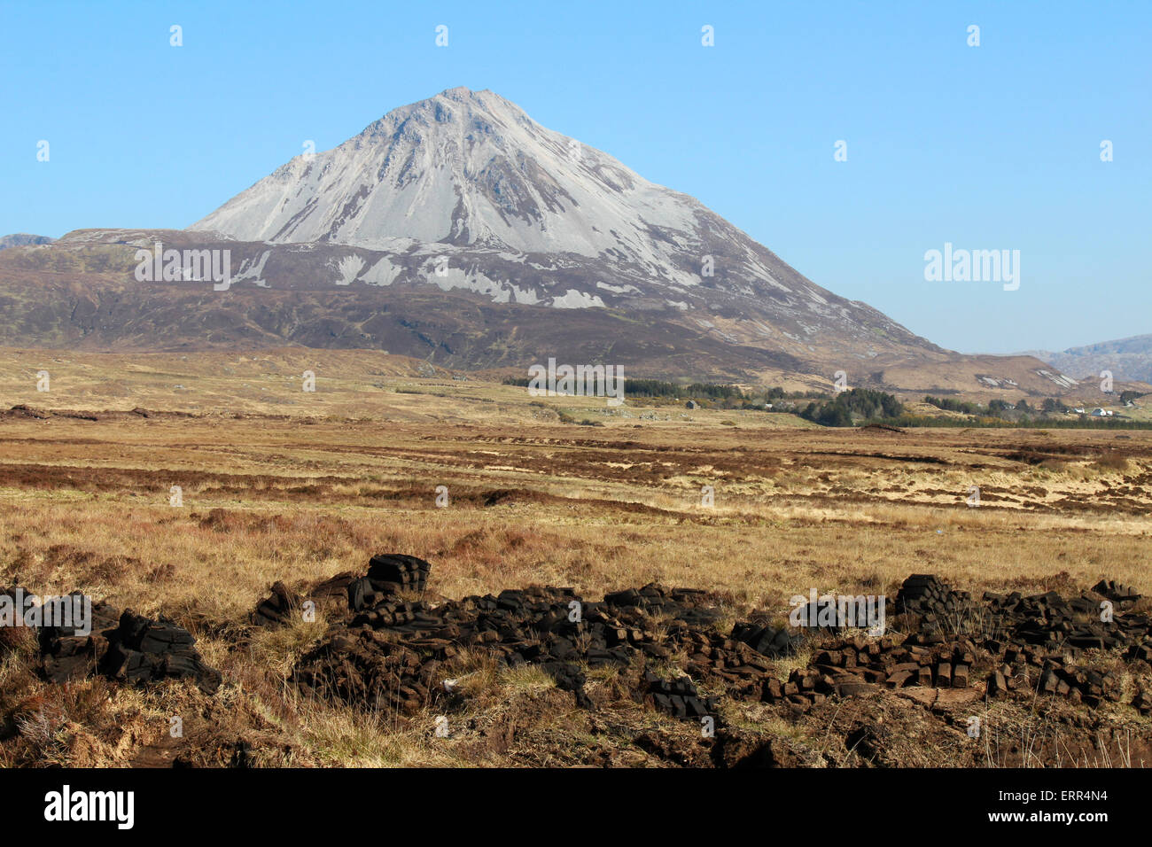 Errigal mountain donegal hi-res stock photography and images - Alamy