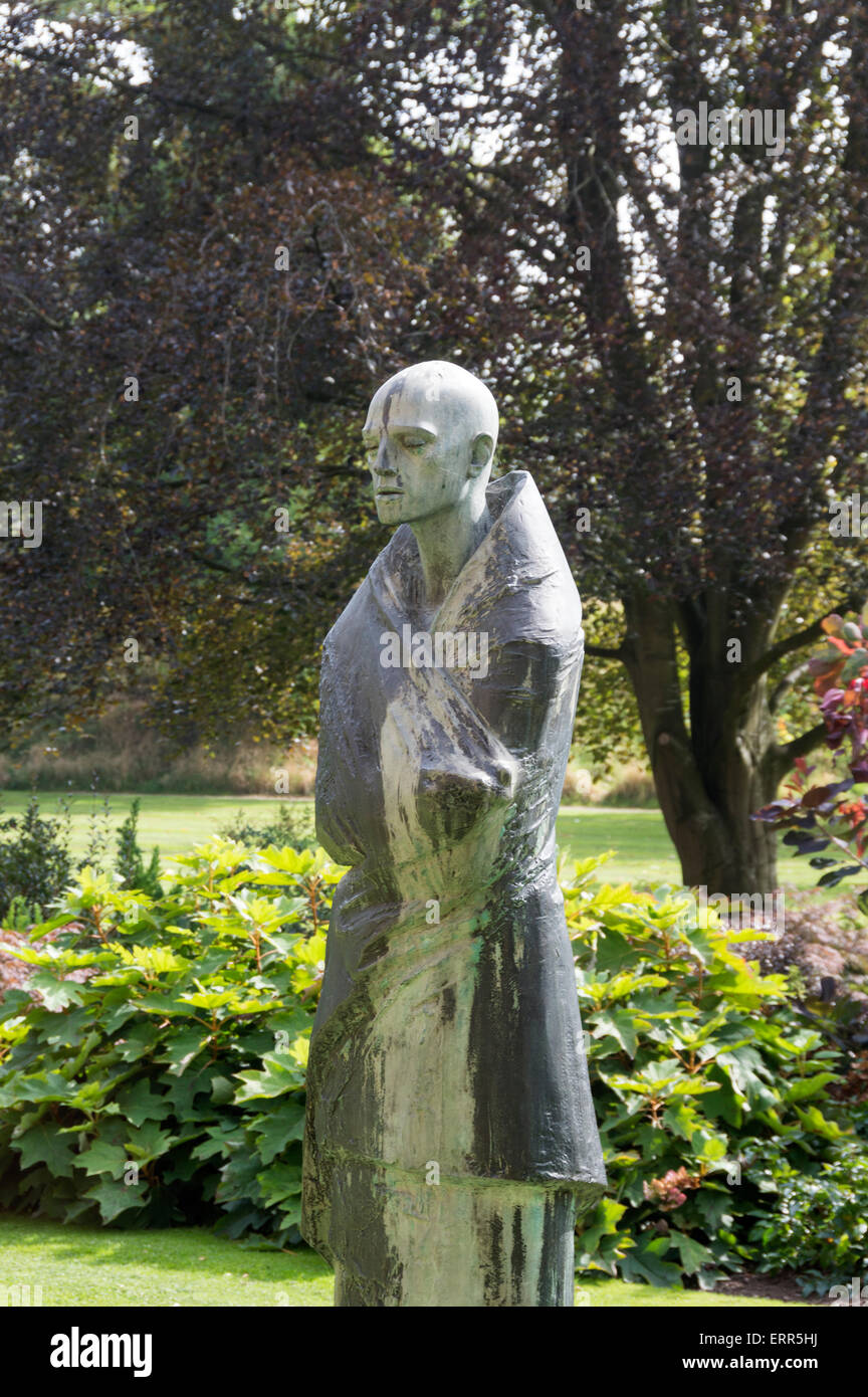 Wells bishops palace gardens statue hi-res stock photography and images - Alamy