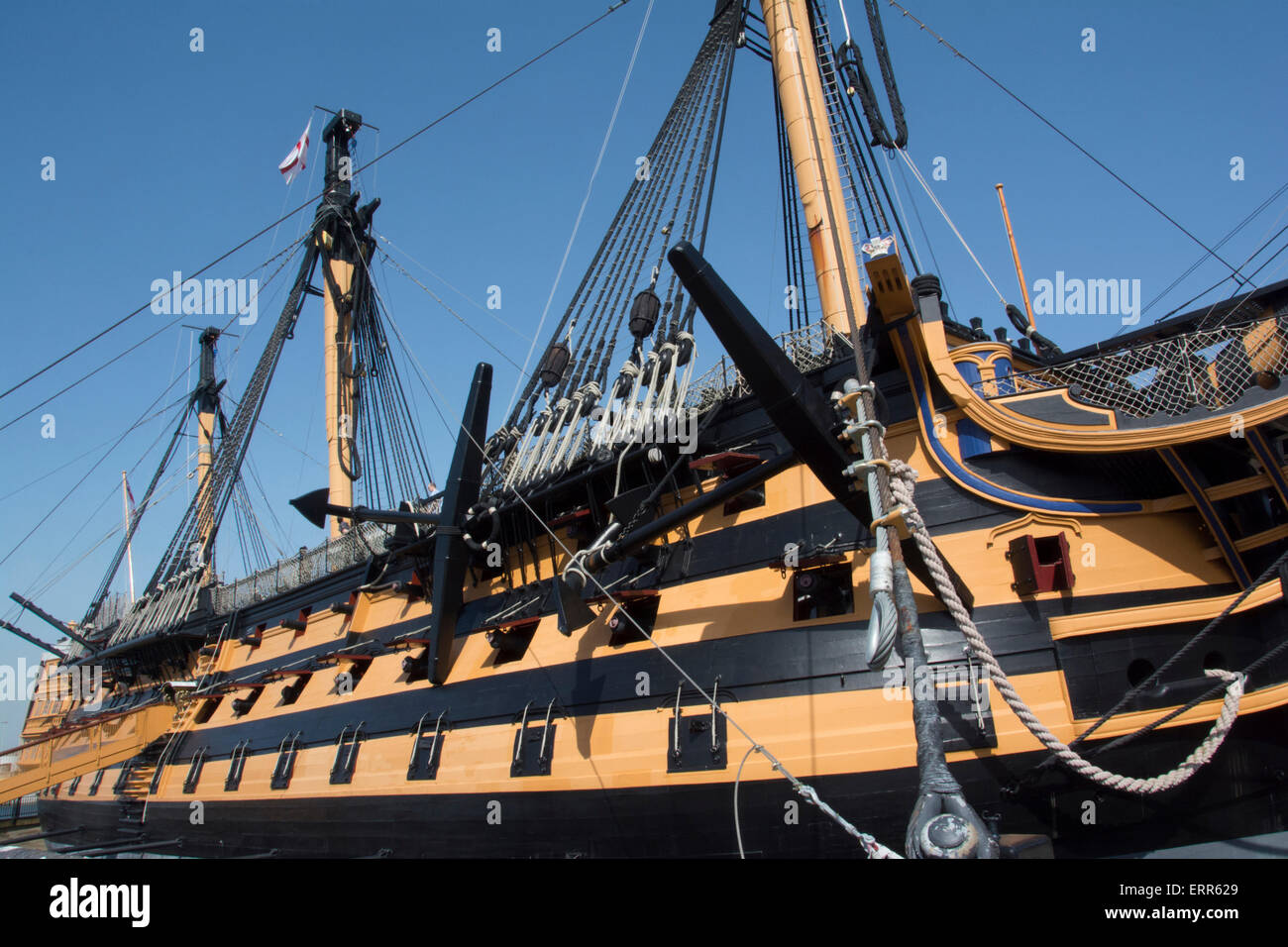 HAMPSHIRE; PORTSMOUTH DOCKYARD; PORTSIDE H.M.S.VICTORY Stock Photo - Alamy