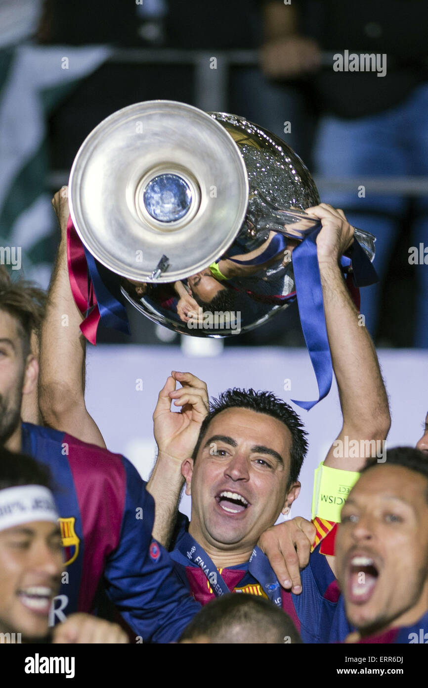 2015 barcelona trophy xavi hi-res stock photography and images - Alamy
