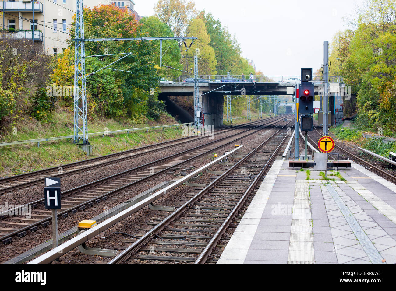 Platform railroad hi-res stock photography and images - Alamy
