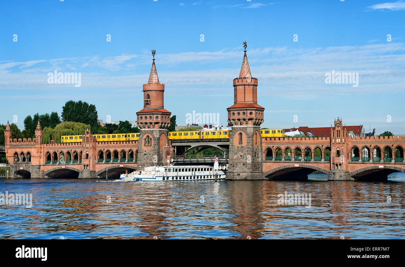 Germany, Berlin, Kreuzberg district, Oberbaumbrucke bridge over the ...