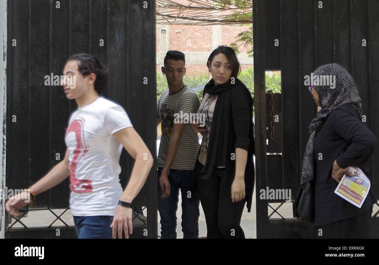 Secondary sources hi-res stock photography and images - Alamy