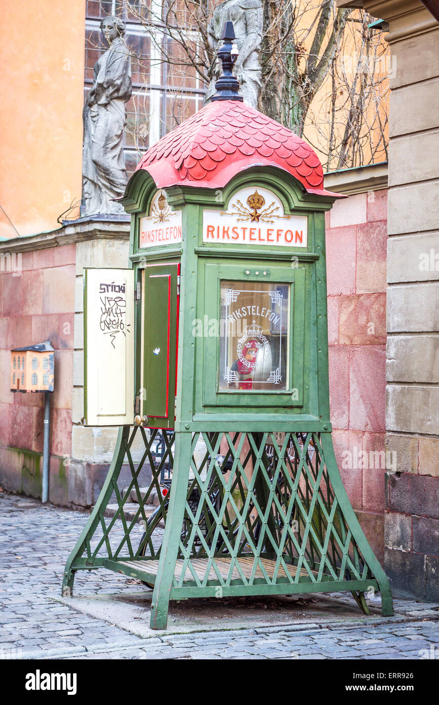 Green phone booth hi-res stock photography and images - Alamy