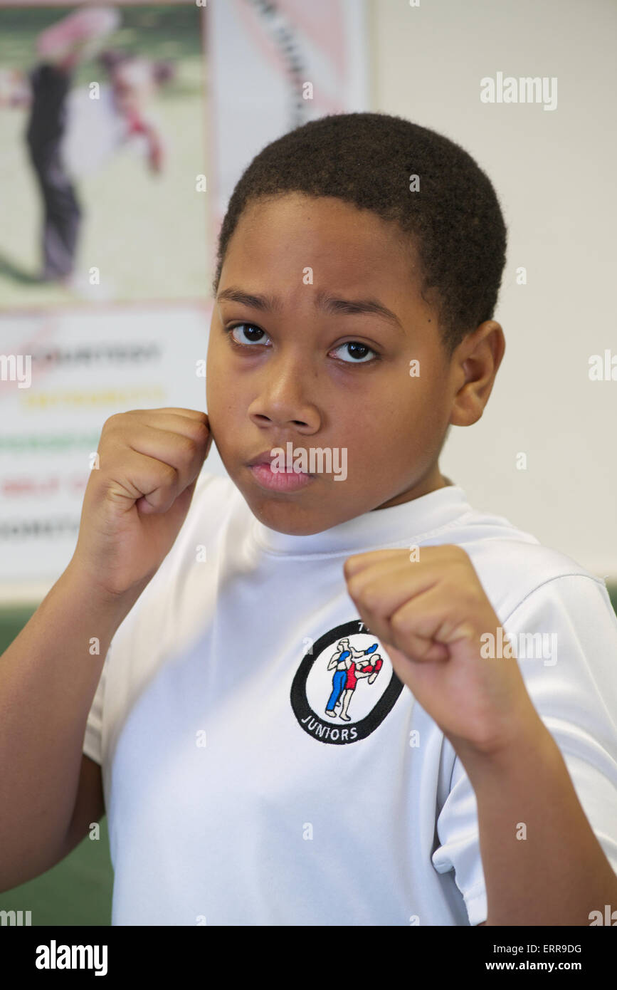 Face kick hi-res stock photography and images - Alamy