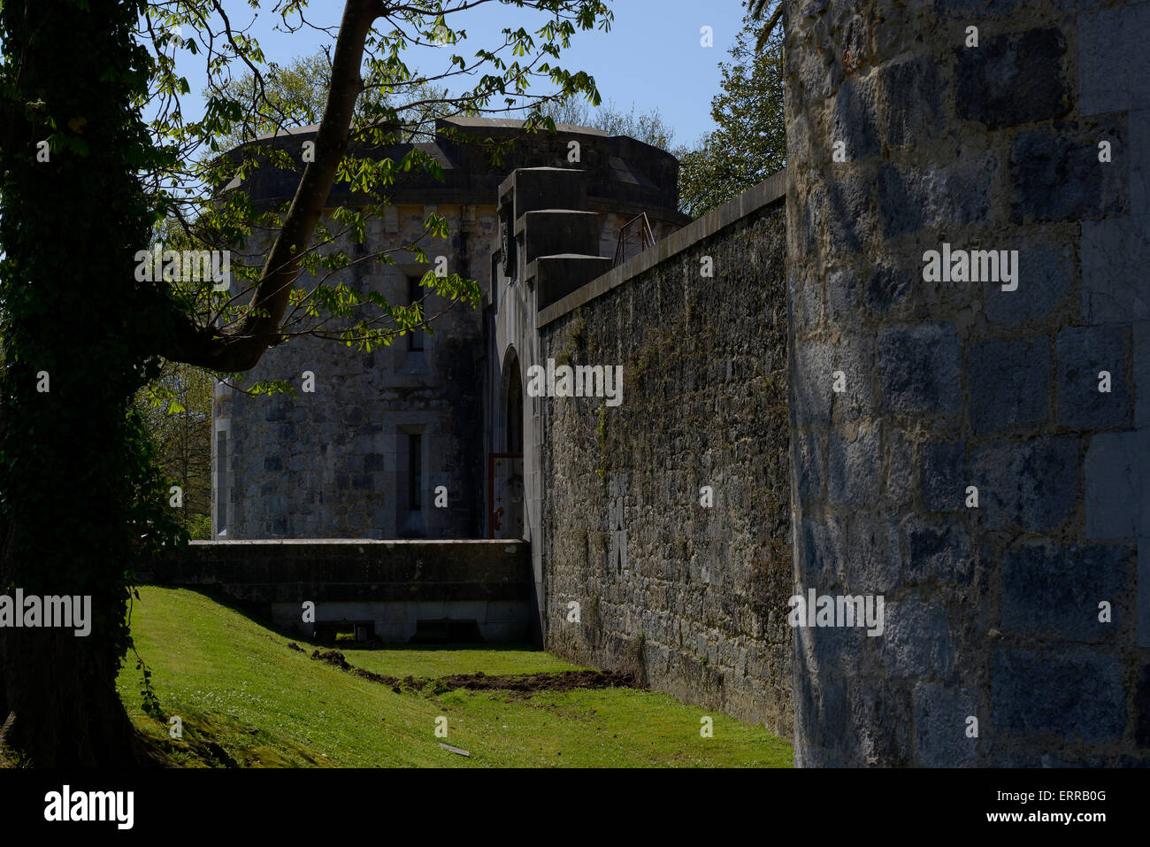 Medieval pit and wall hi-res stock photography and images - Alamy