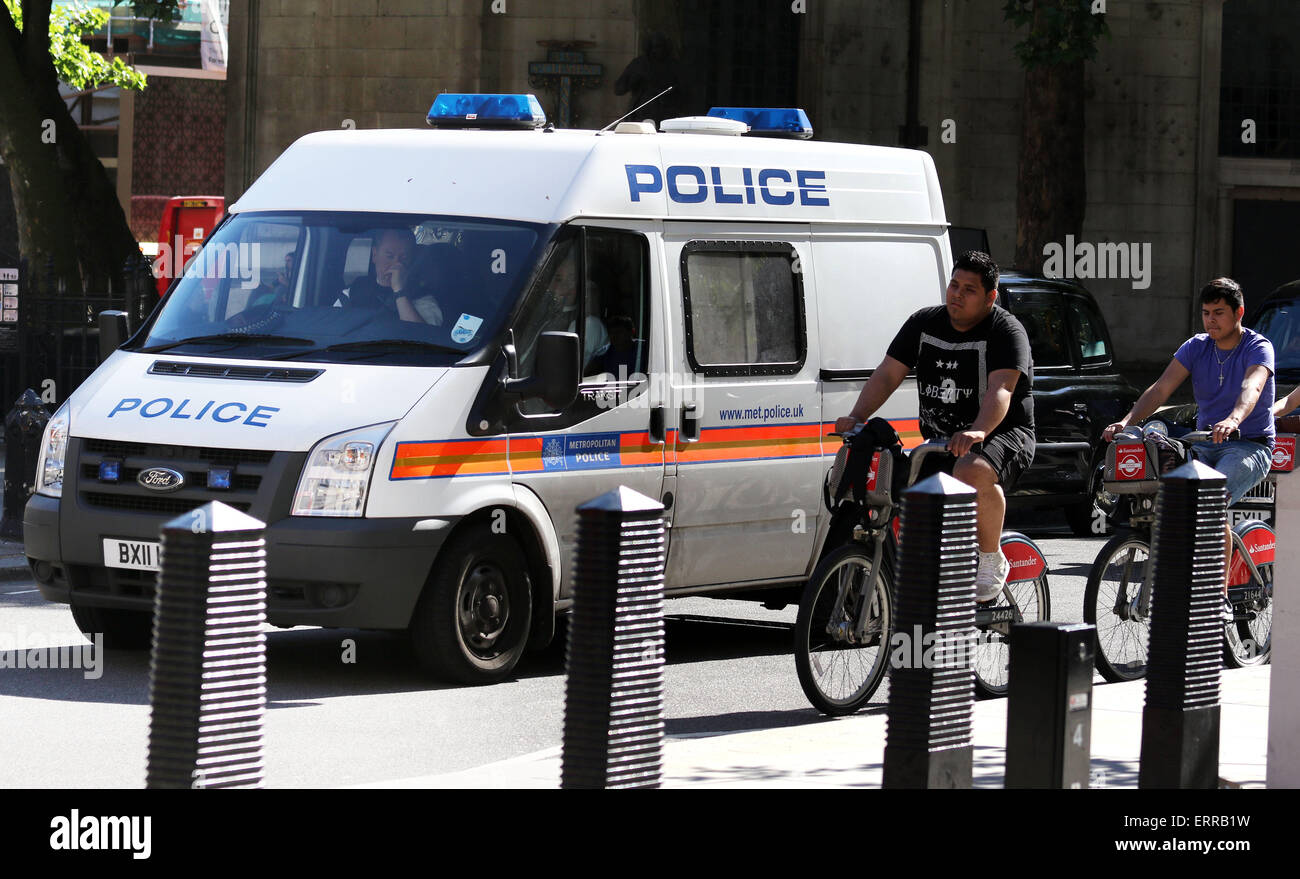Police van cyclists London The Strand Stock Photo - Alamy