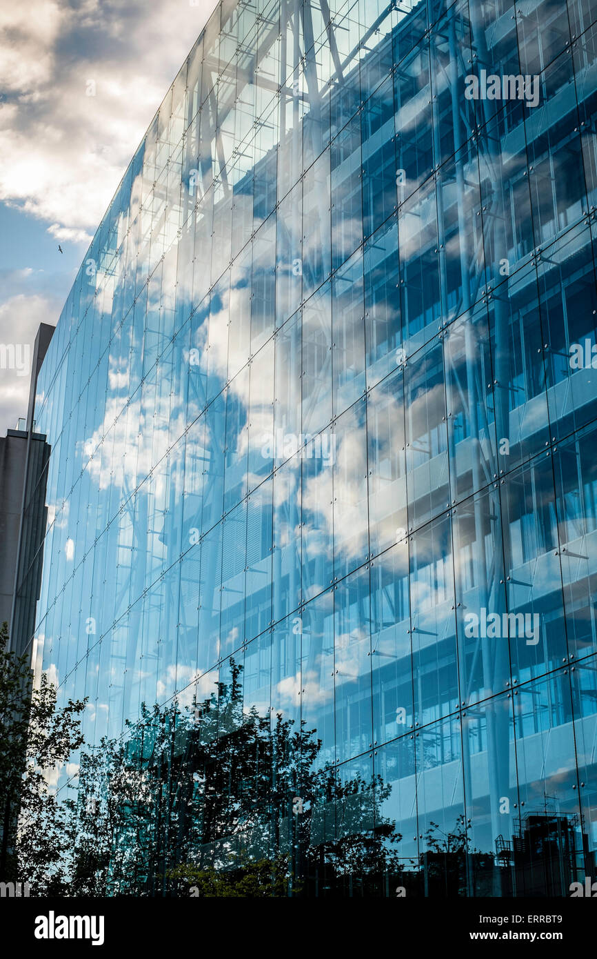 London architecture reflection hi-res stock photography and images - Alamy