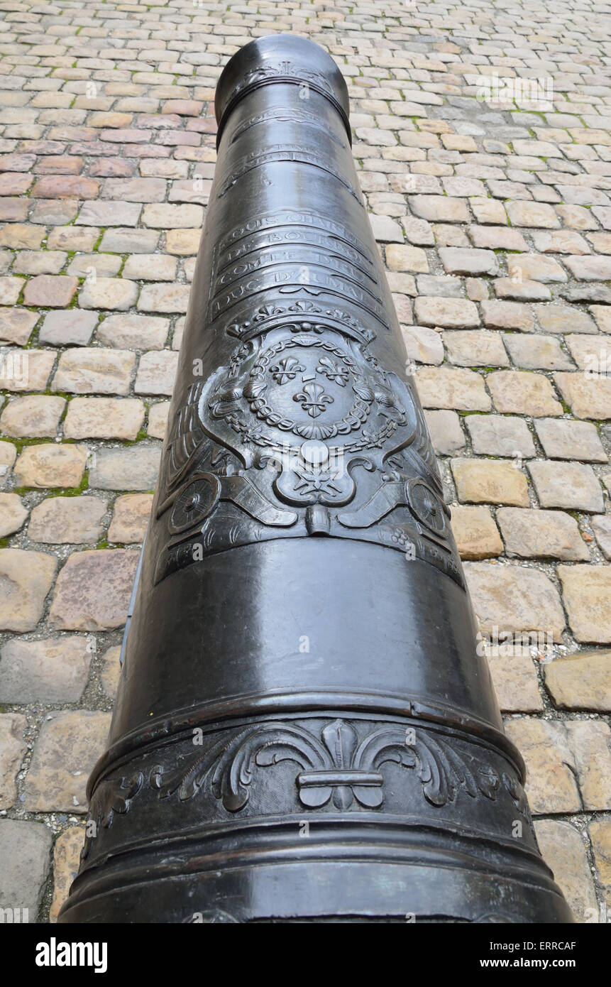Ancient cannon of Musee de l'Armee in Paris Stock Photo - Alamy