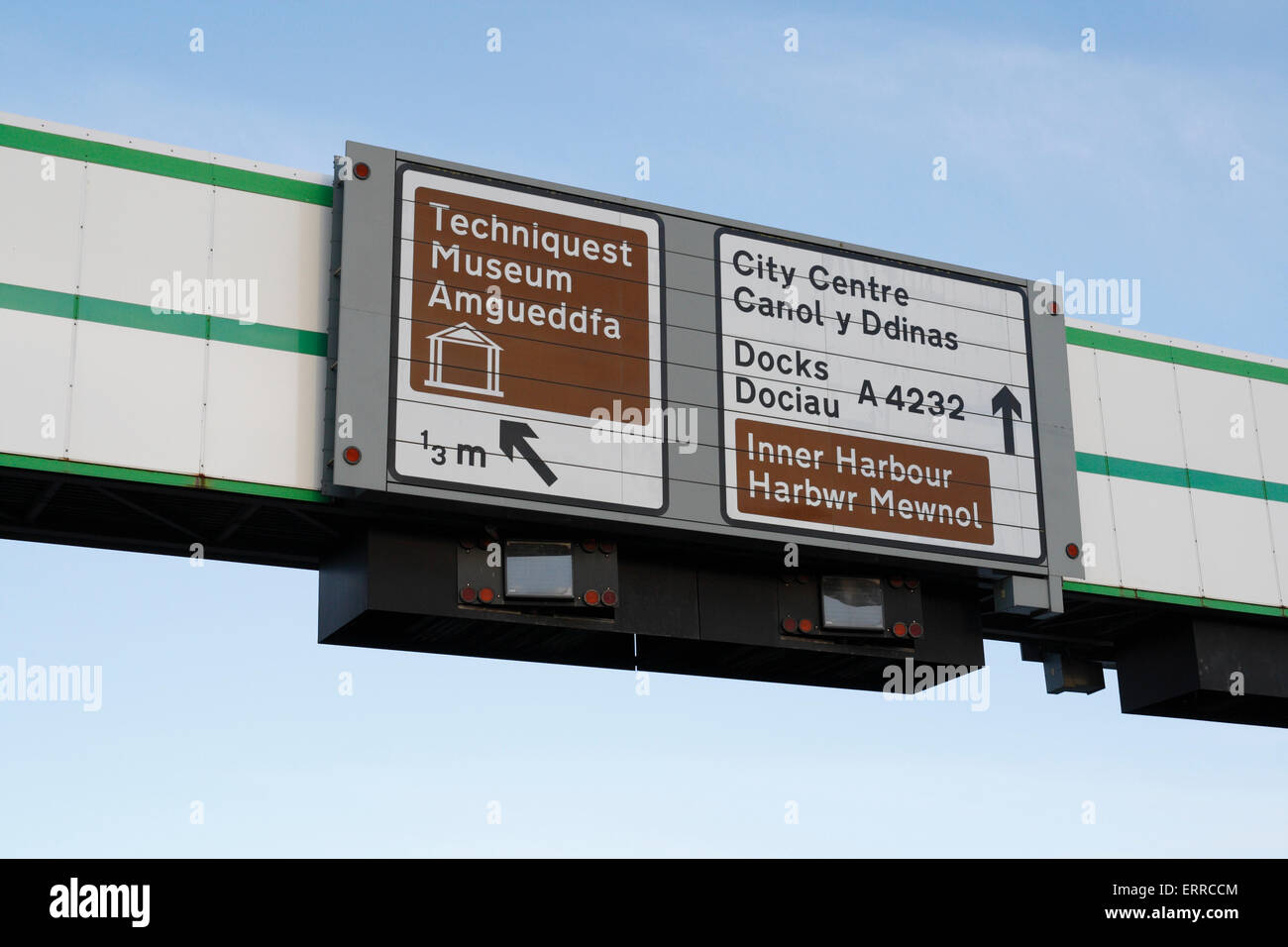 Overhead signs hi-res stock photography and images - Alamy