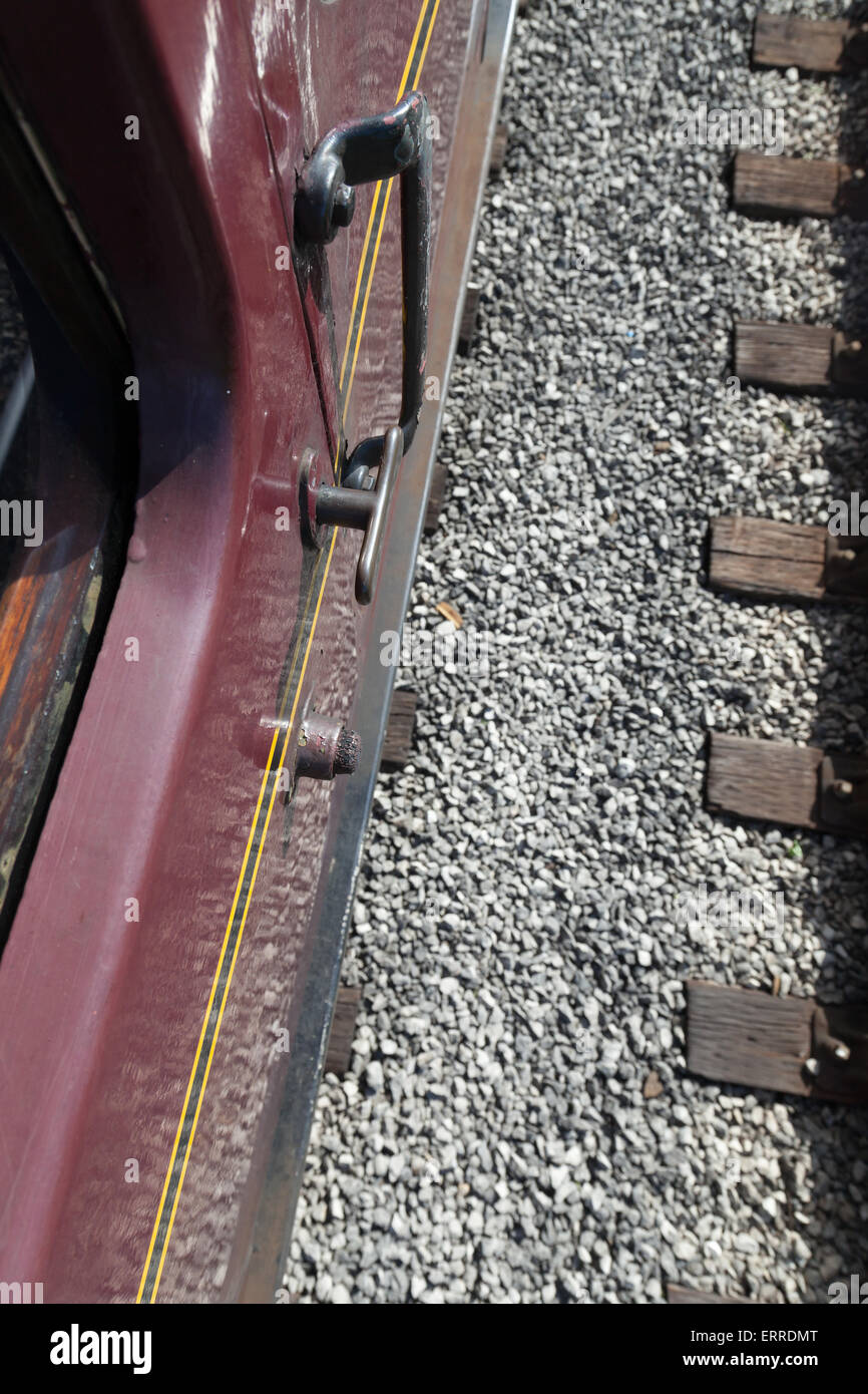 The tracks at the passing loop on the Keighley & Worth Valley Railway ...