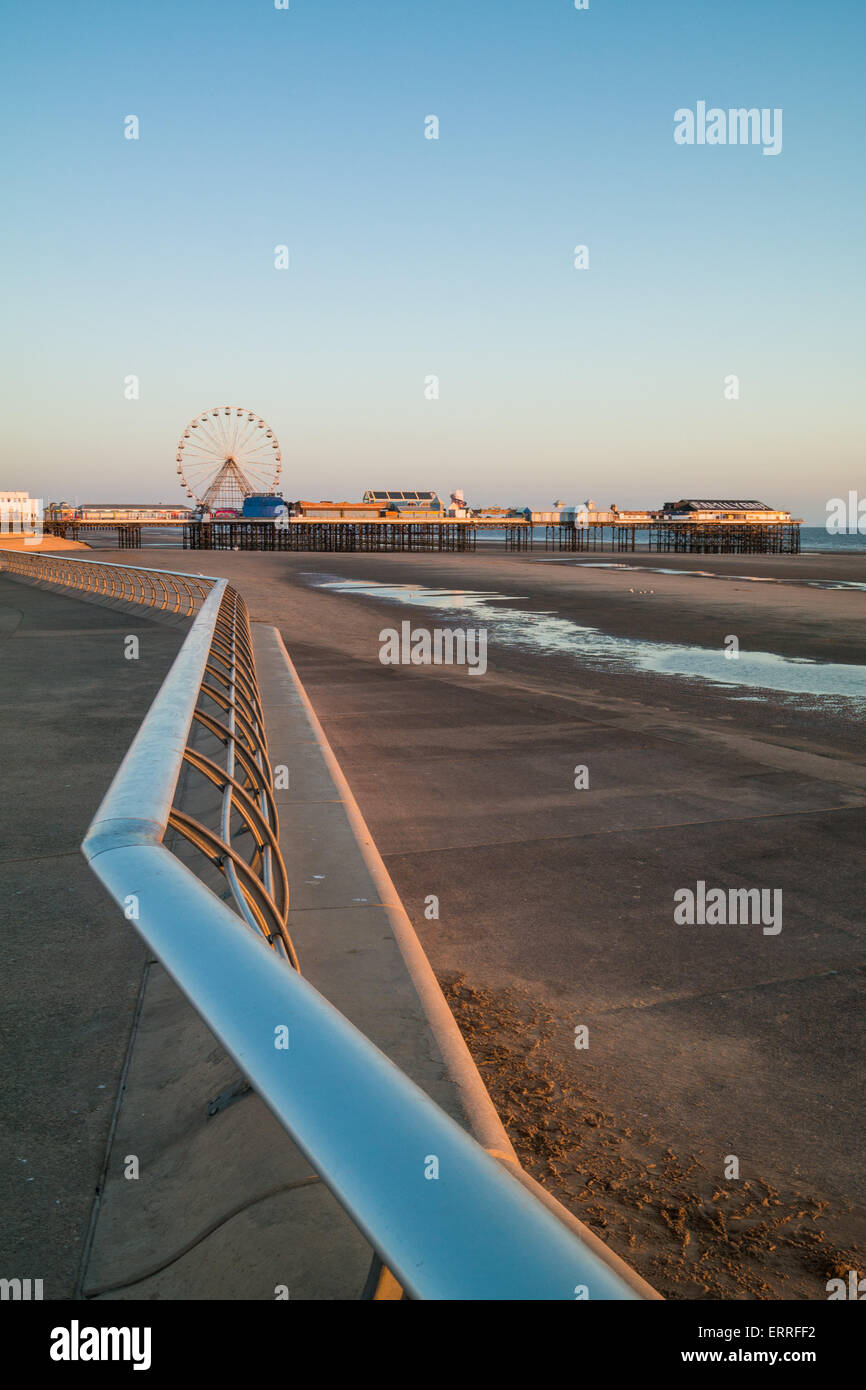 Blackpool, UK. 7th June, 2015. UK Weather: Beautiful sunset to end the ...