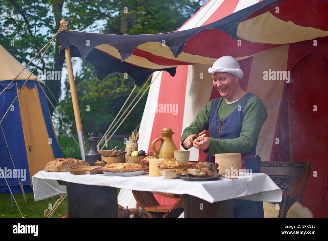 Eat food medieval hi-res stock photography and images - Alamy