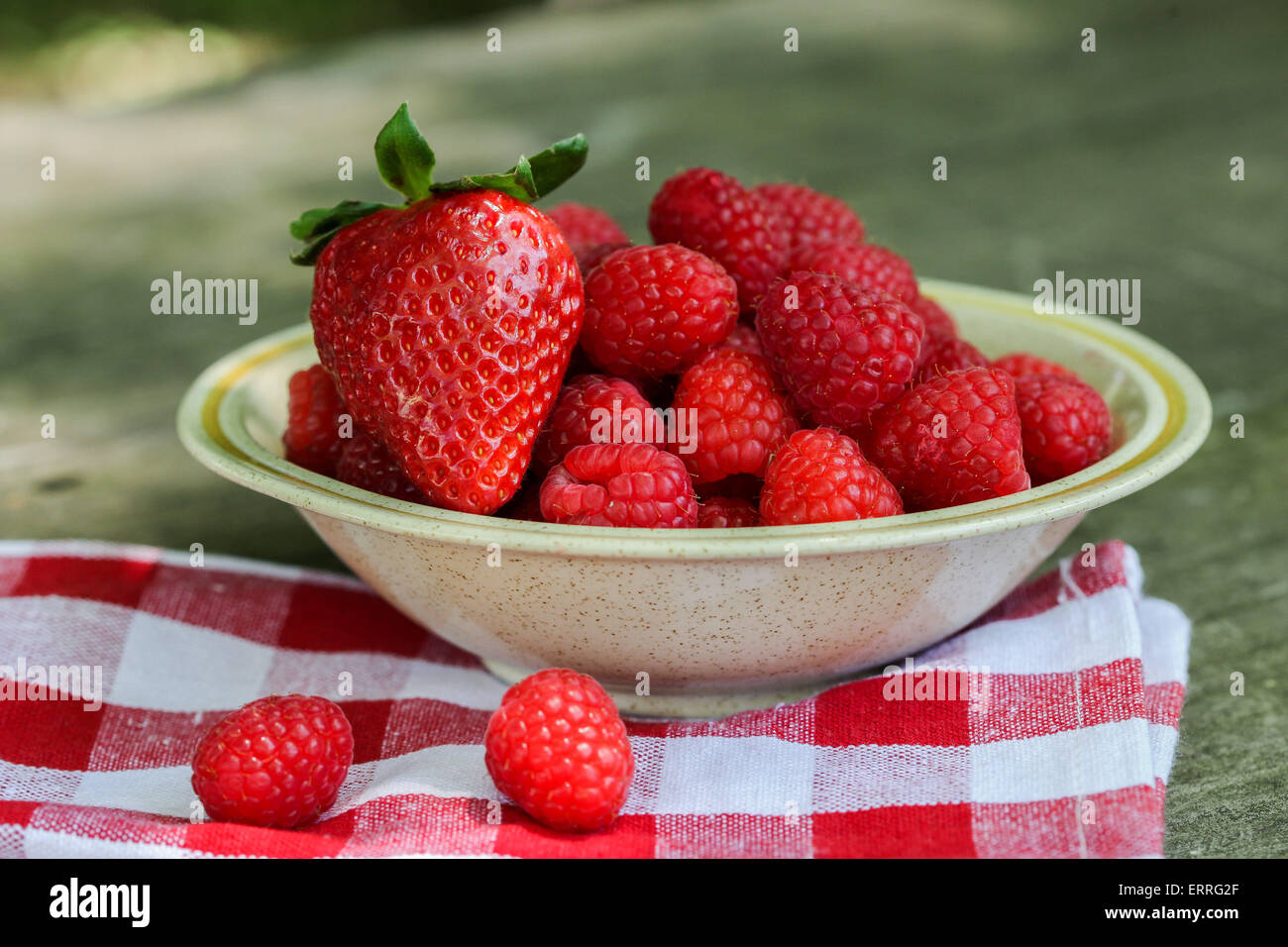 Raspberries yellow bowl hi-res stock photography and images - Alamy