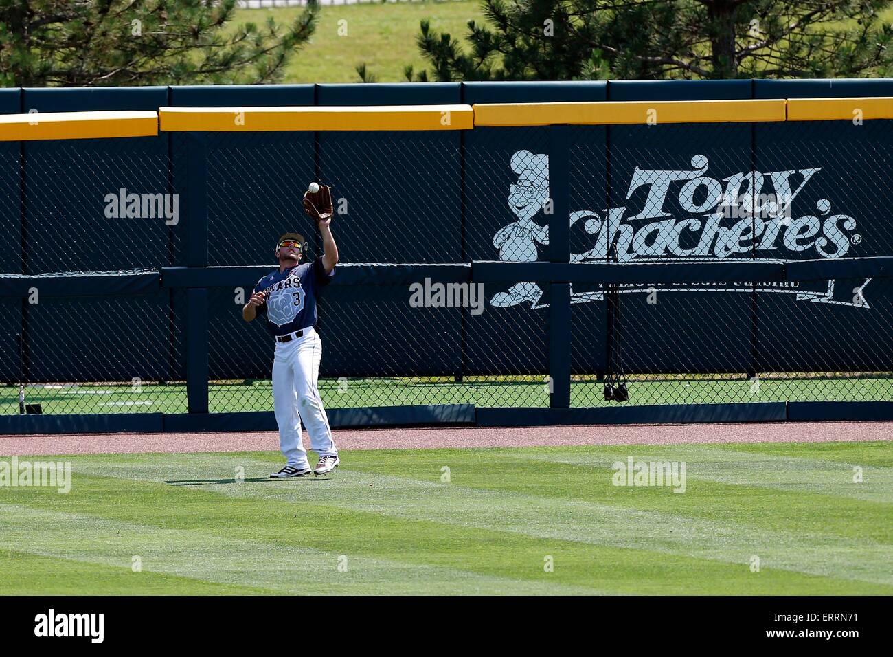 Jun, 2015: Bears right fielder Blake Graham #3 settles in under a fly ...