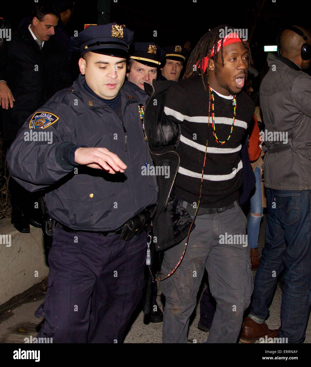 Daniel pantaleo eric garner hi-res stock photography and images - Alamy