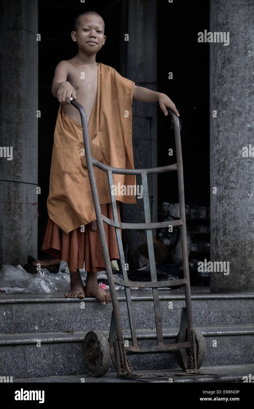 Monk boy hi-res stock photography and images - Alamy