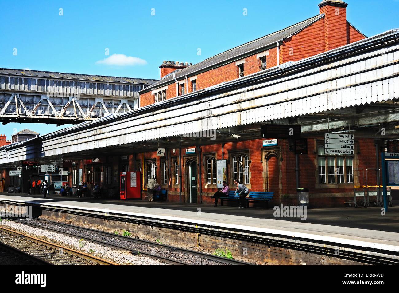 Shrewsbury railway station shrewsbury shropshire hi-res stock ...