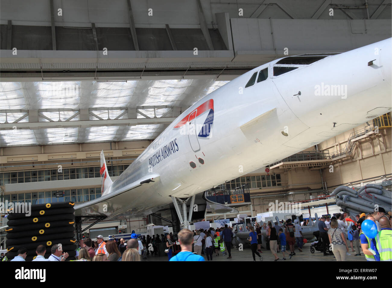 British airways ba aircraft hangar hi-res stock photography and images ...