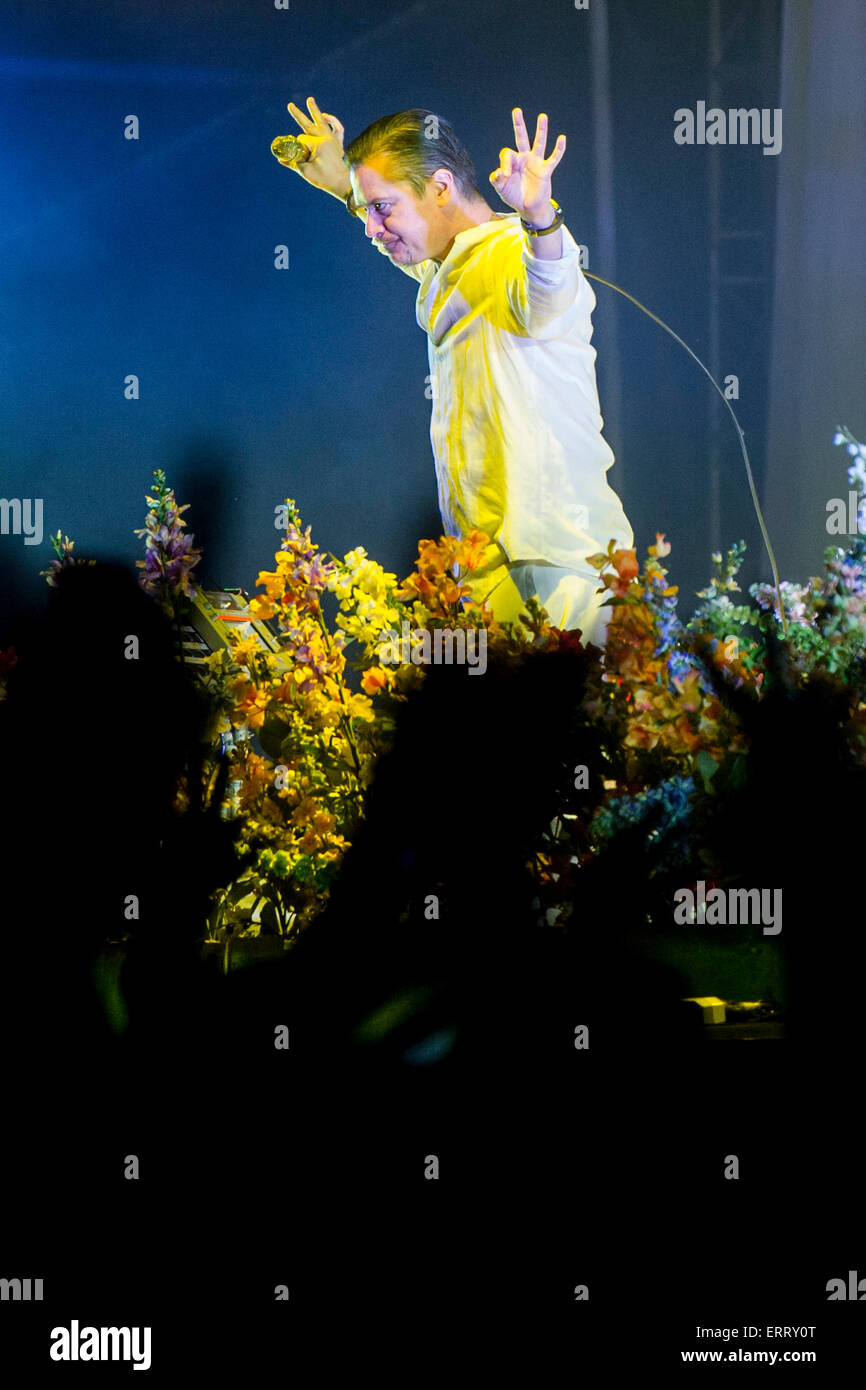 Mike patton singer hi-res stock photography and images - Alamy