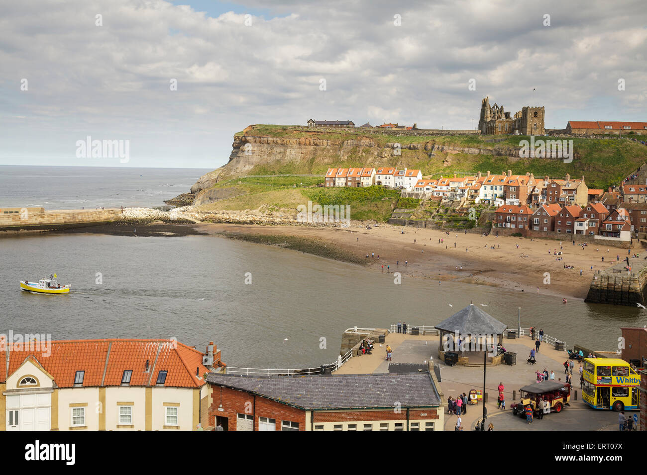 Whitby town and abbey hi-res stock photography and images - Alamy