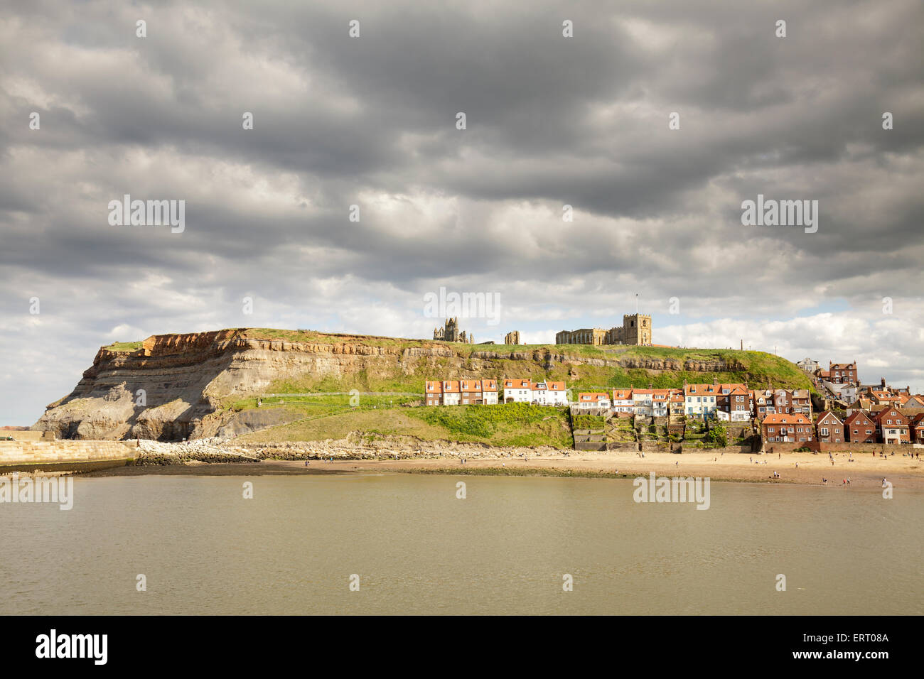 Whitby harbour hi-res stock photography and images - Alamy