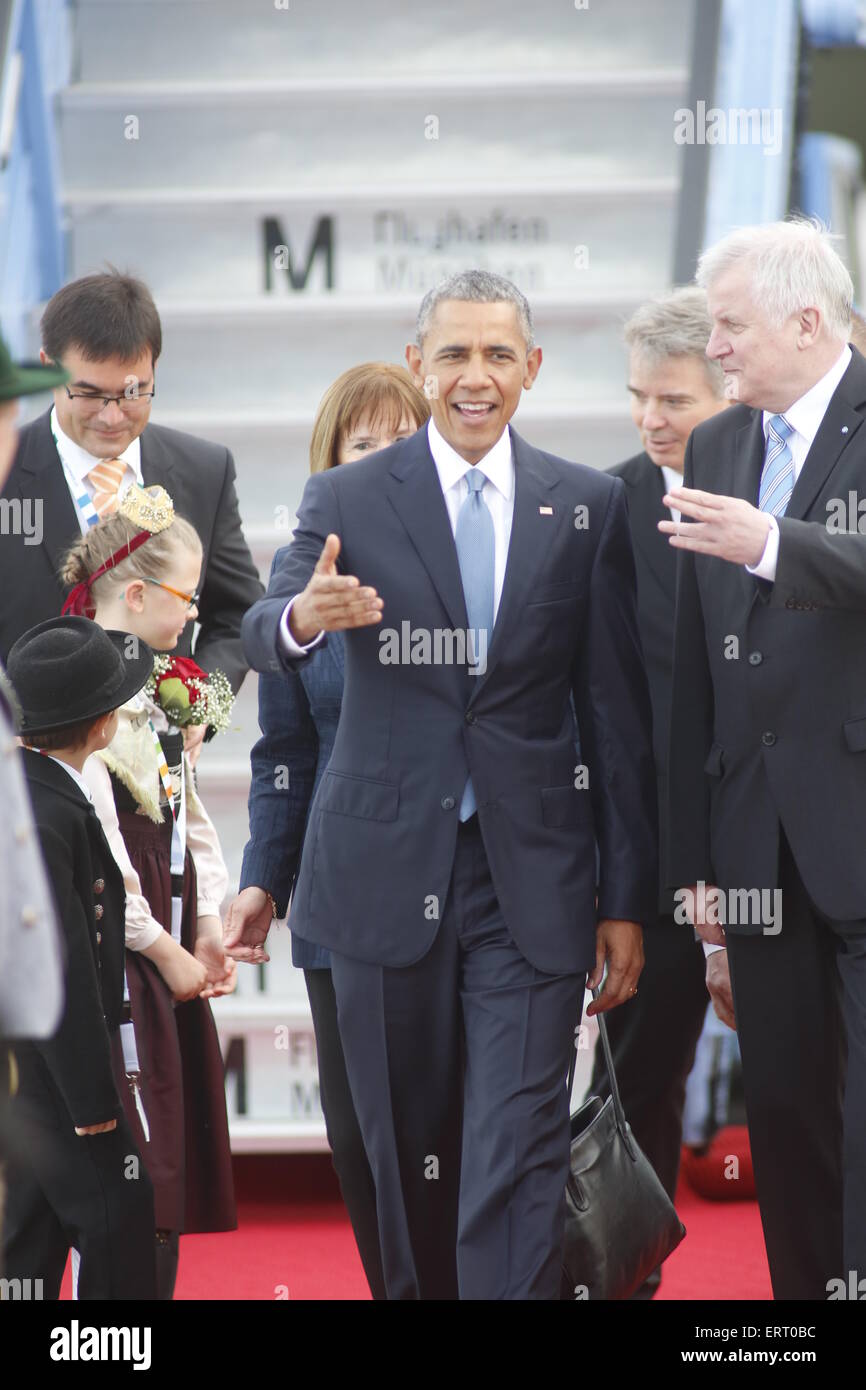 US president Barack Obama is being welcomed by Bavarian prime minister ...