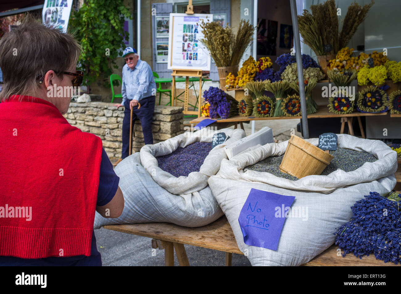 Market, village of Gordes, Luberon, France, Europe Stock Photo - Alamy