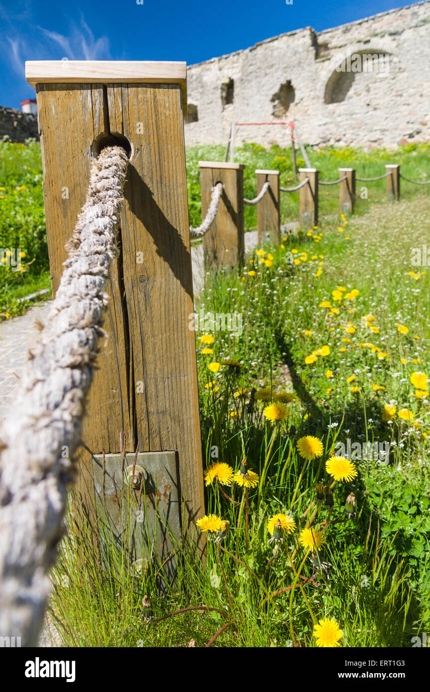 Fence boundary rope barrier in summer park Stock Photo - Alamy