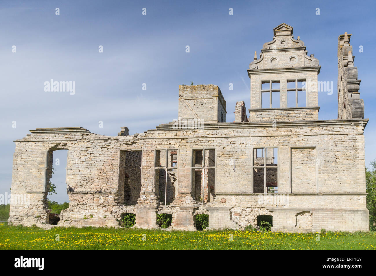 Ruins abandoned brick manor hi-res stock photography and images - Alamy