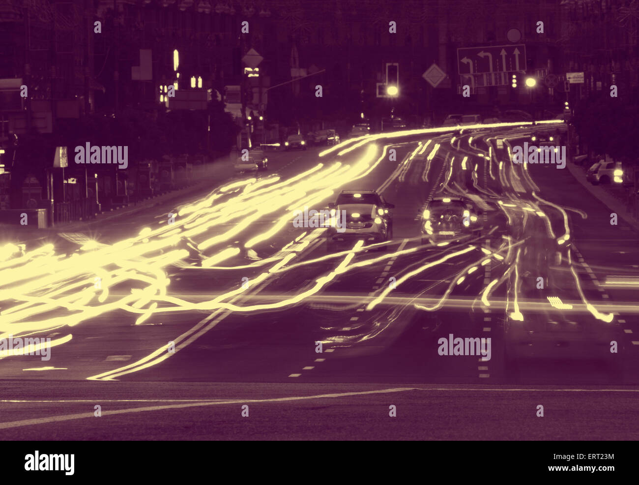 City street lights cars hi-res stock photography and images - Alamy