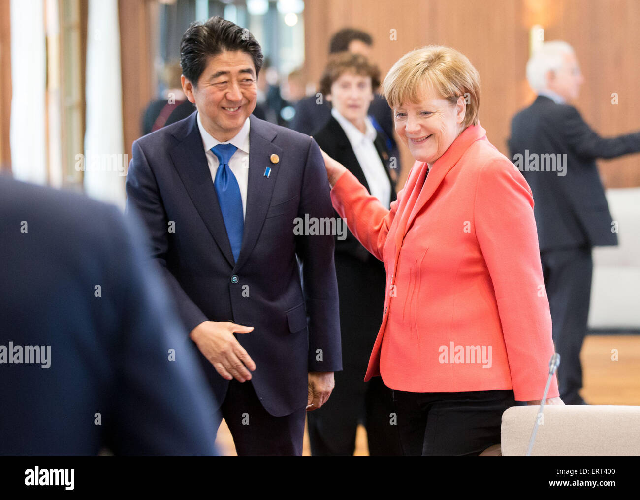 German chancellor Angela Merkel greets Japan's prime minister Shinzo ...