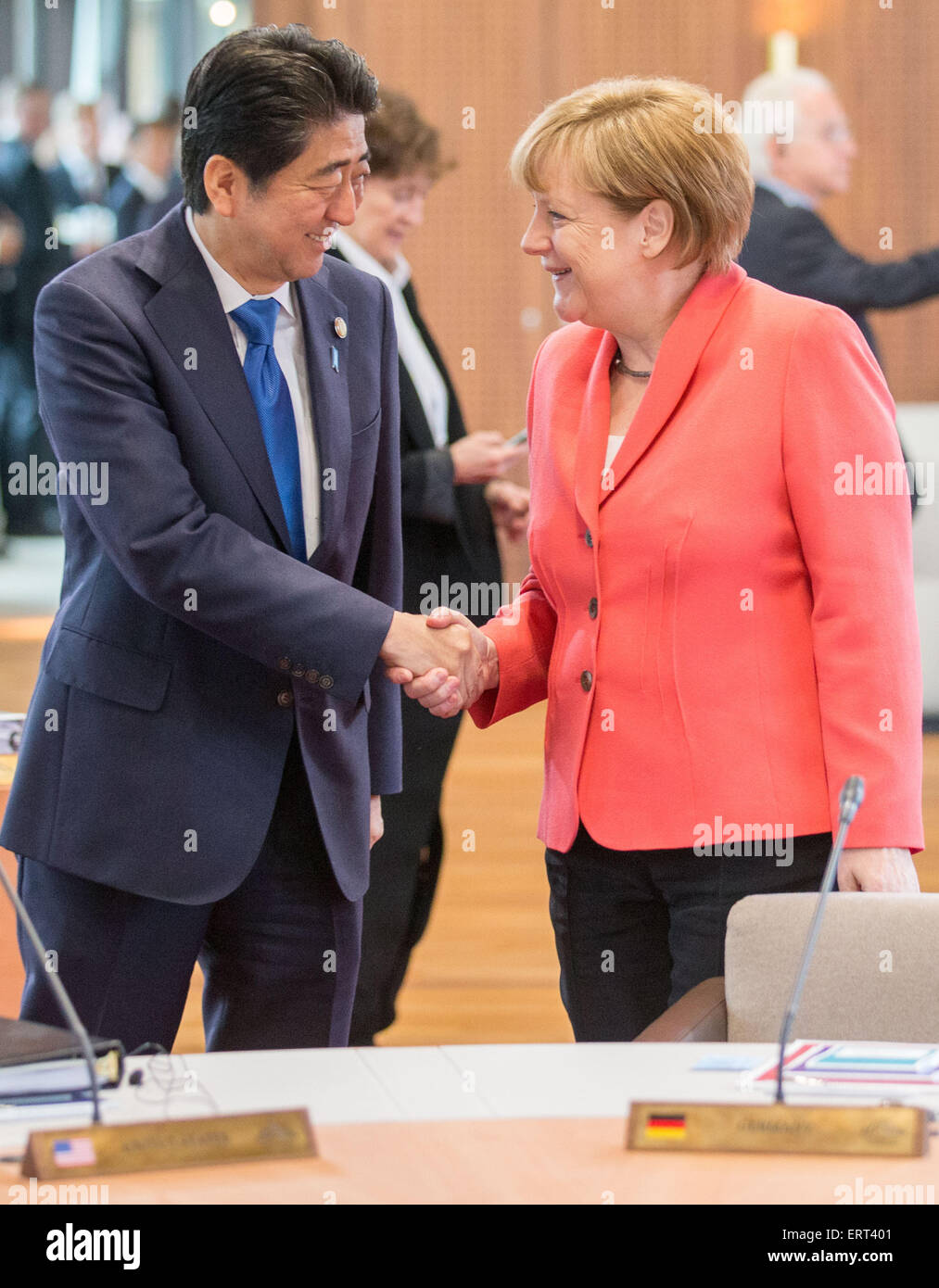 German chancellor Angela Merkel greets Japan's prime minister Shinzo ...