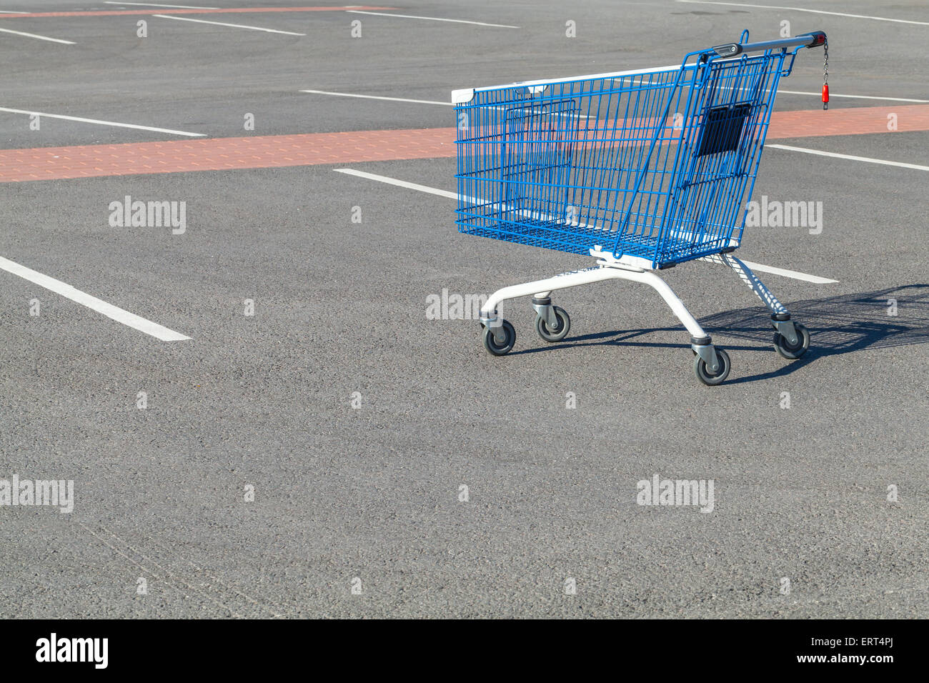 Empty supermarket trolley hi-res stock photography and images - Alamy
