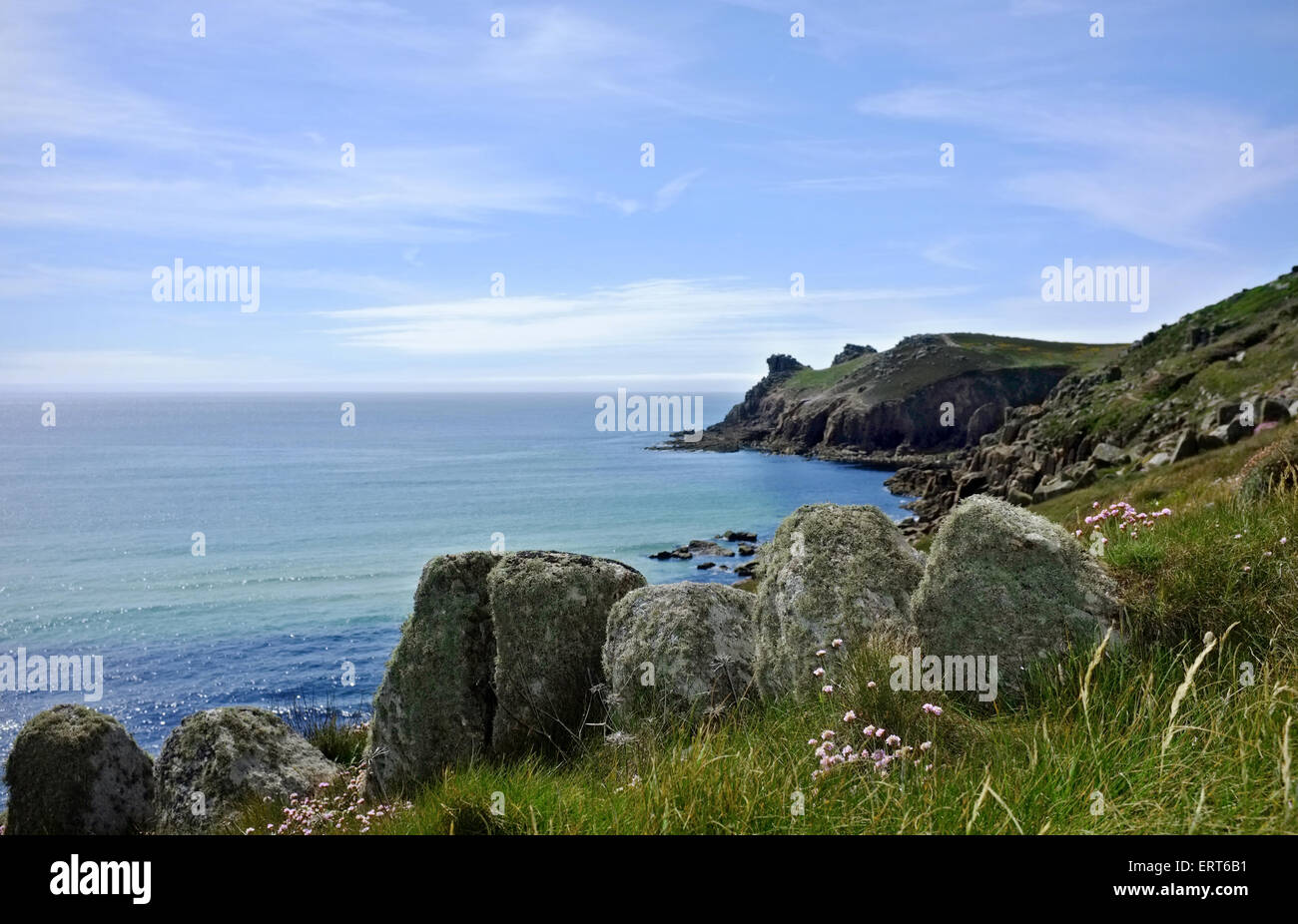 Cliffs cornish coastal path hi-res stock photography and images - Alamy