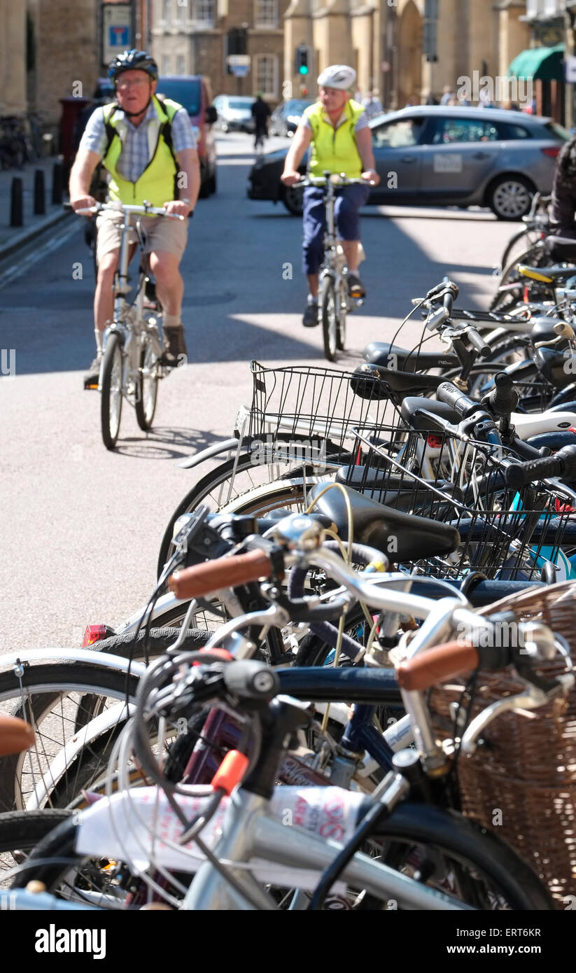 Cyclists wearing bike helmets hi-res stock photography and images - Alamy