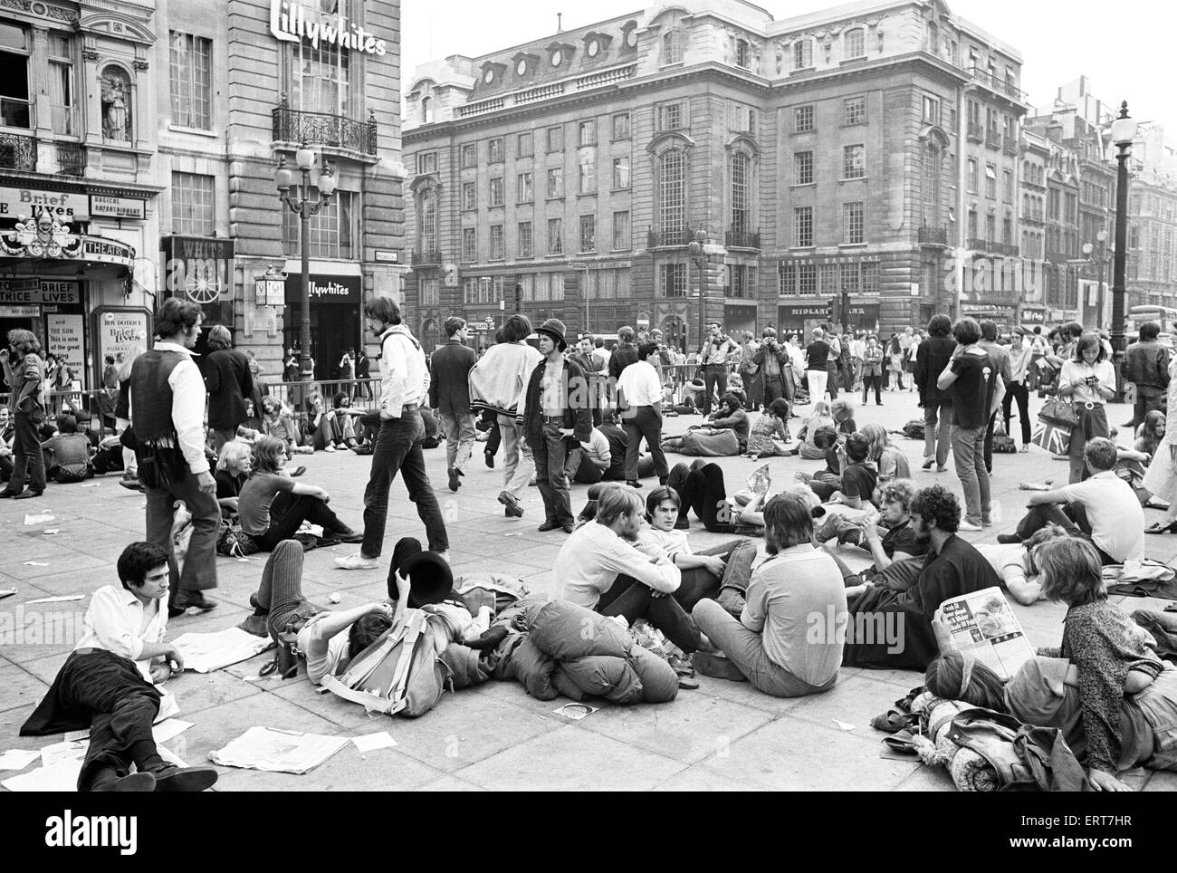 London street scenes 1960s hi-res stock photography and images - Alamy