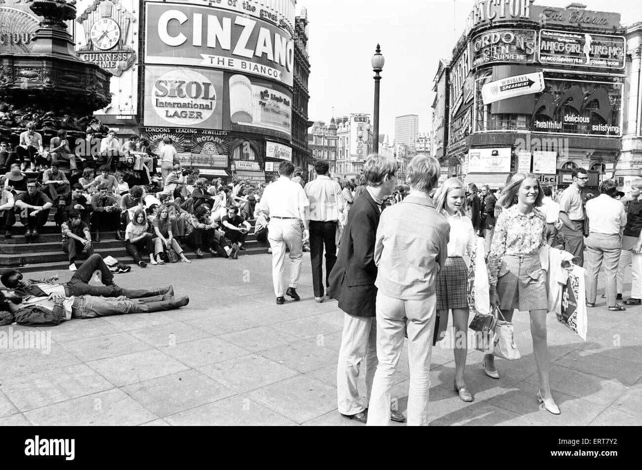 London street scenes 1960s Black and White Stock Photos & Images - Alamy