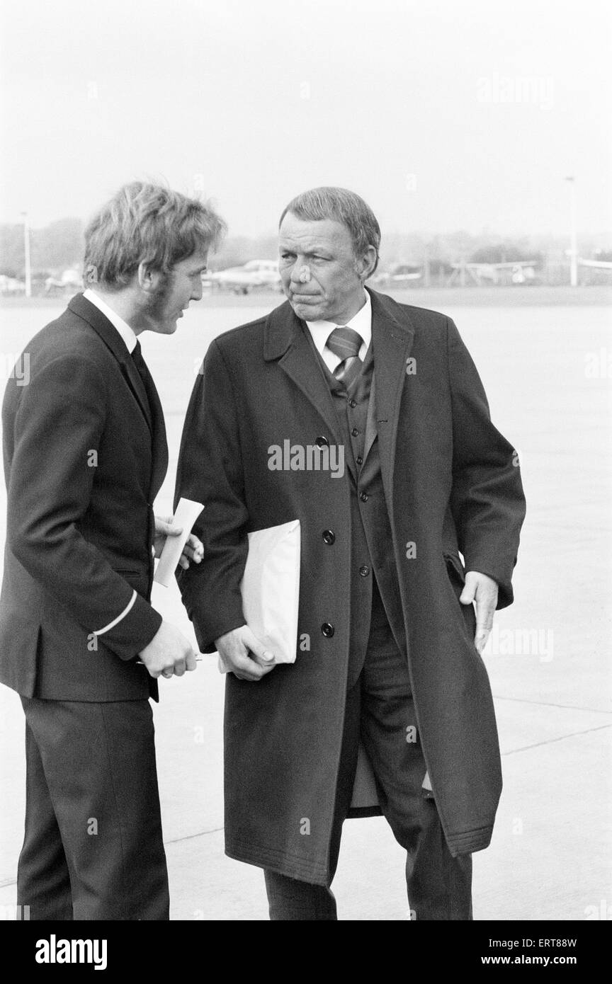 Frank sinatra 1970s hi-res stock photography and images - Alamy