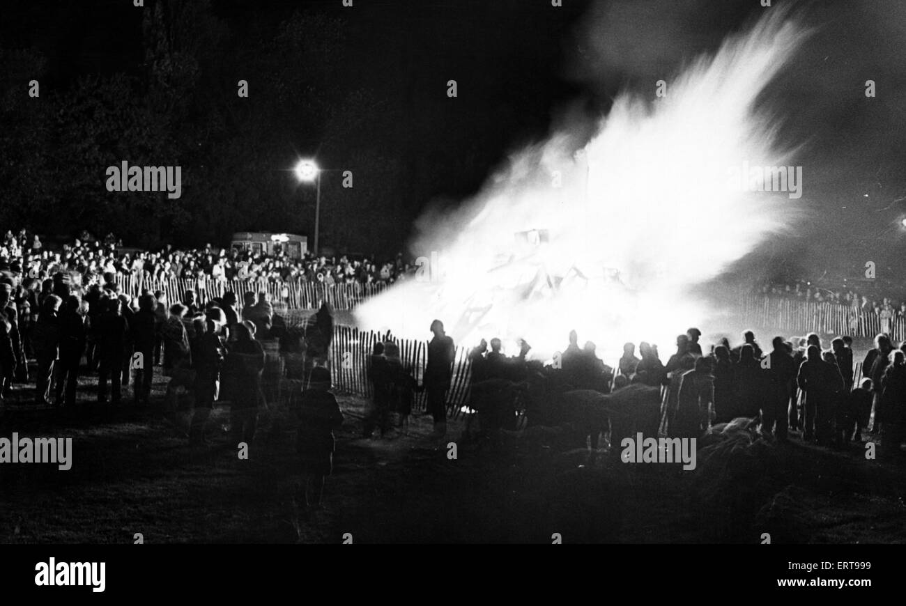 1970s bonfire hi-res stock photography and images - Alamy
